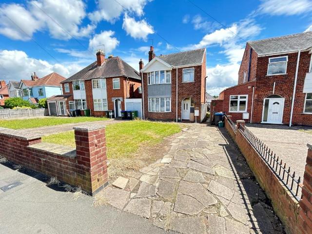 3 bedroom link detached house for sale