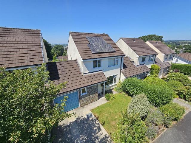 3 bedroom link detached house for sale