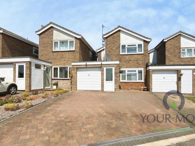 3 bedroom link detached house for sale