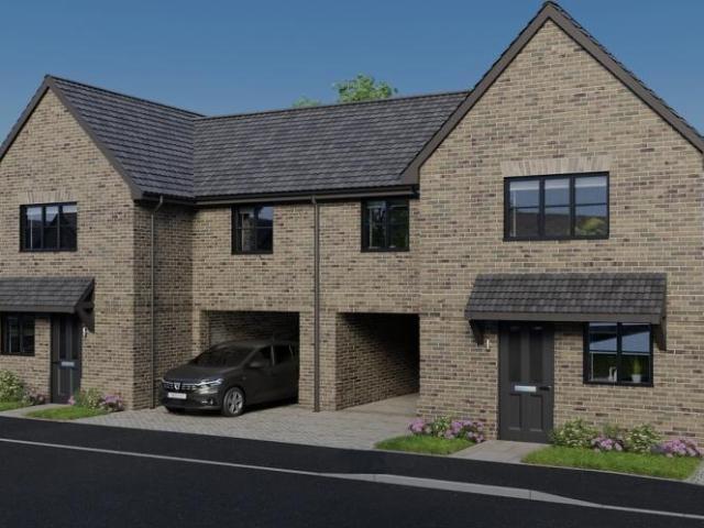 3 bedroom link detached house for sale