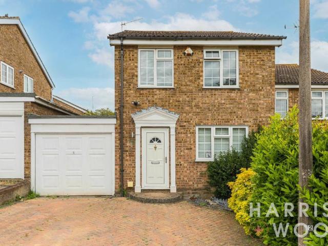 3 bedroom link detached house for sale