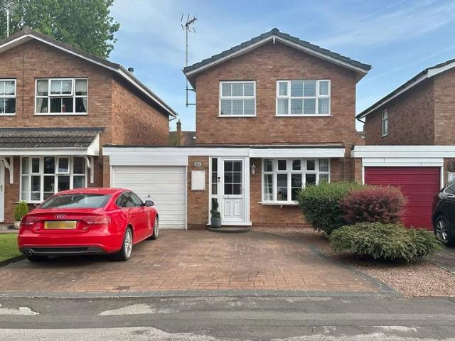 3 bedroom link detached house for sale