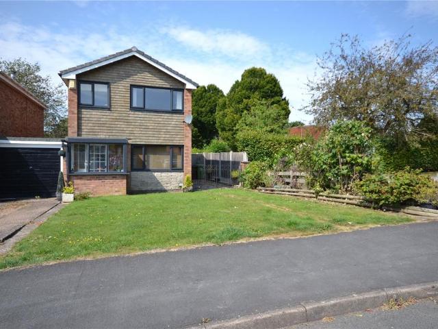 3 bedroom link detached house for sale