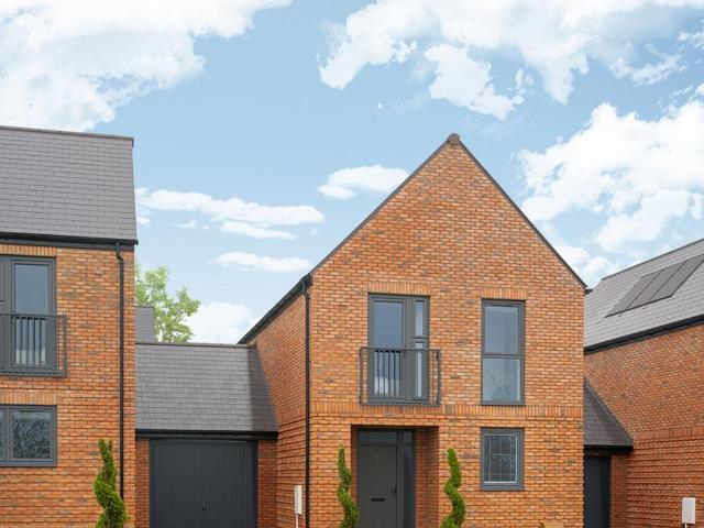 3 bedroom link detached house for sale