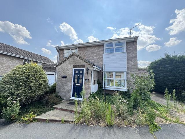 3 bedroom link detached house for sale