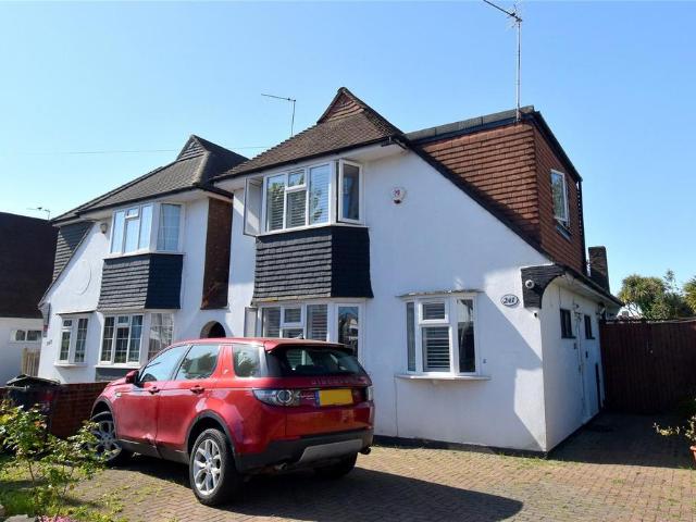 3 bedroom link detached house for sale
