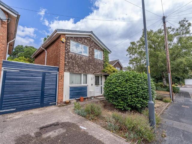 3 bedroom link detached house for sale