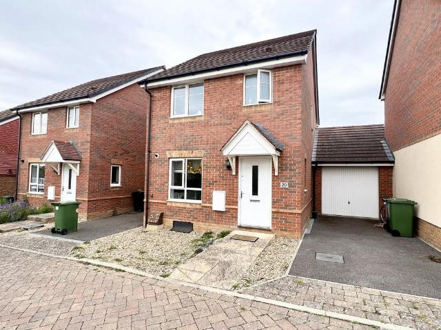 3 bedroom link detached house for sale