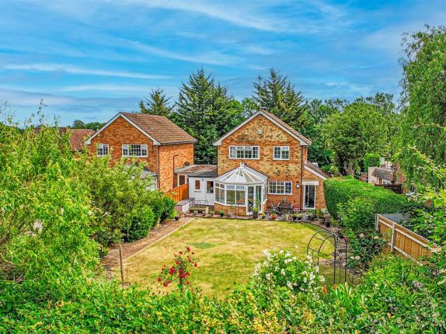 3 bedroom link detached house for sale
