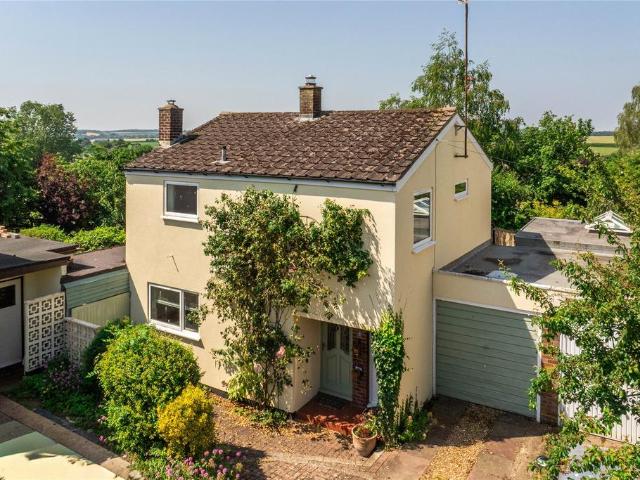 3 bedroom link detached house for sale