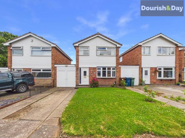 3 bedroom link detached house for sale