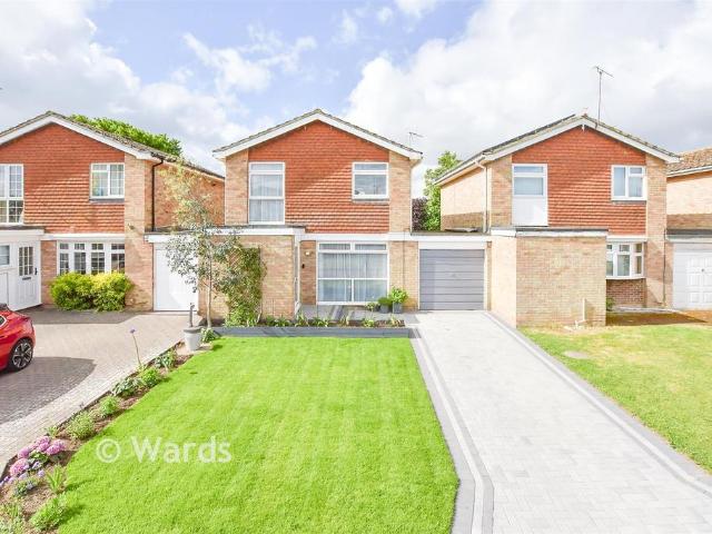 3 bedroom link detached house for sale