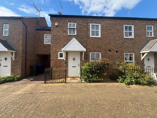 3 bedroom link detached house for sale