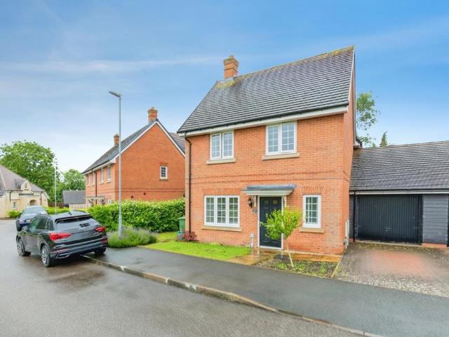 3 bedroom link detached house for sale