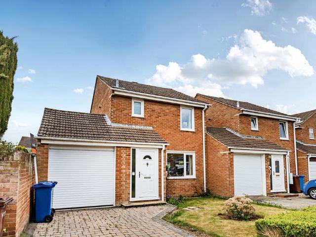 3 bedroom link detached house for sale