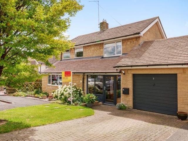 3 bedroom link detached house for sale