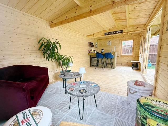 3 bedroom link detached house for sale