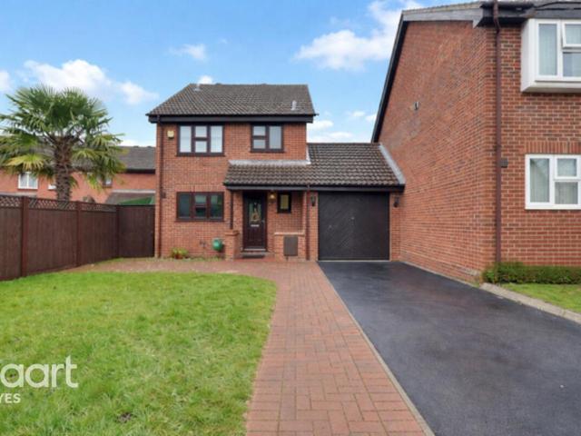 3 bedroom link detached house for sale