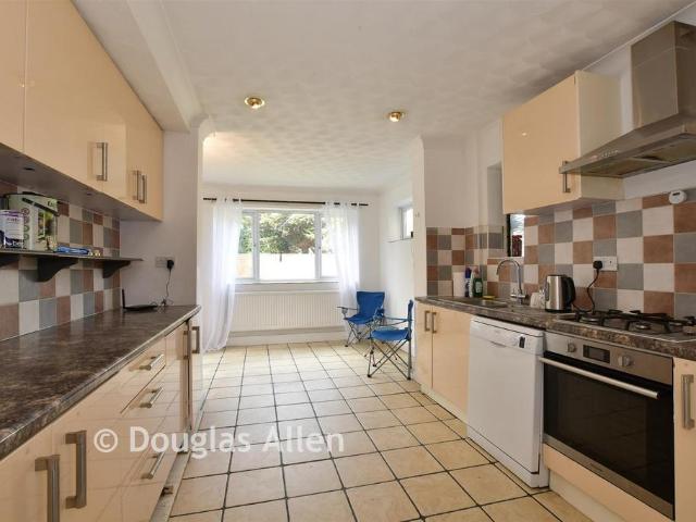 3 bedroom link detached house for sale