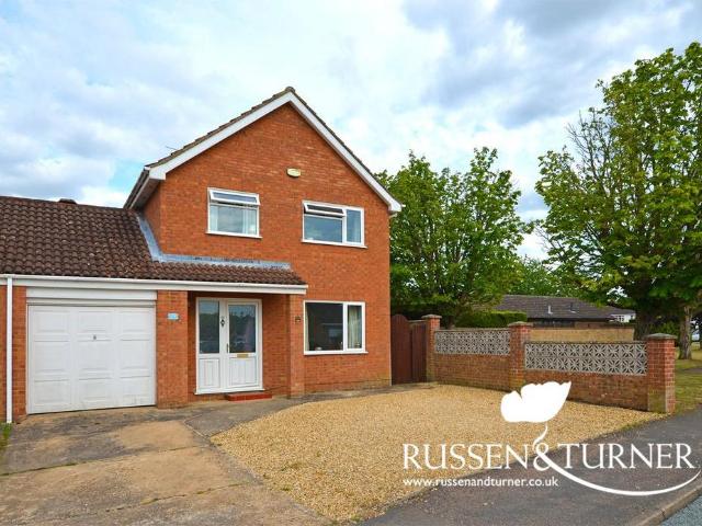 3 bedroom link detached house for sale