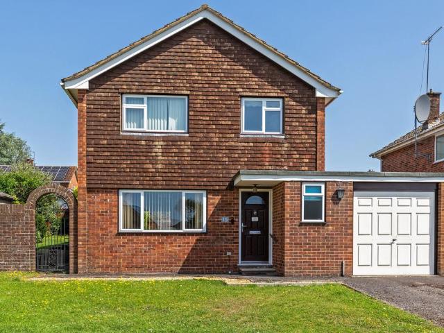 3 bedroom link detached house for sale