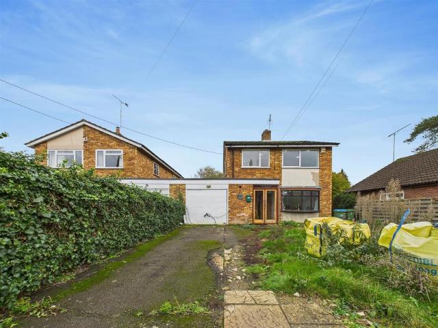 3 bedroom link detached house for sale