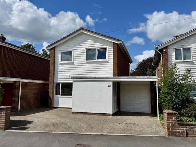 3 bedroom link detached house for sale
