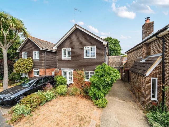 3 bedroom link detached house for sale