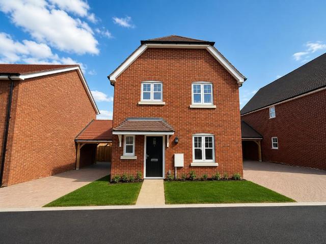3 bedroom link detached house for sale