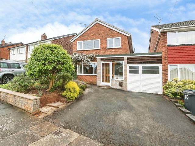 3 bedroom link detached house for sale