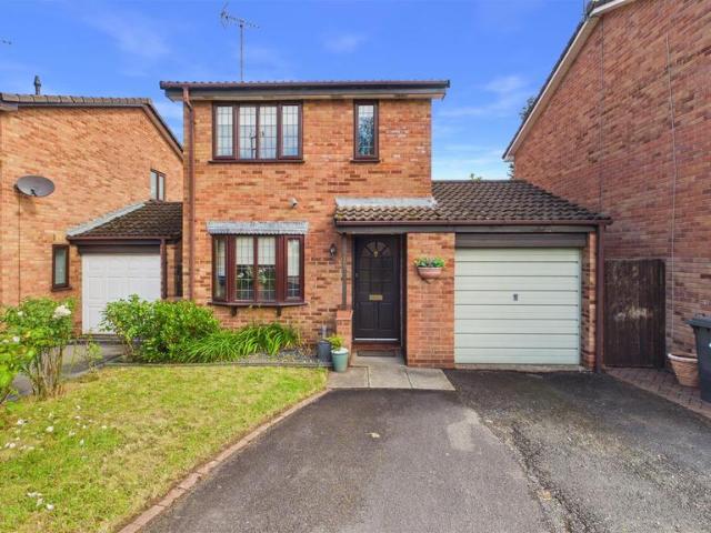3 bedroom link detached house for sale
