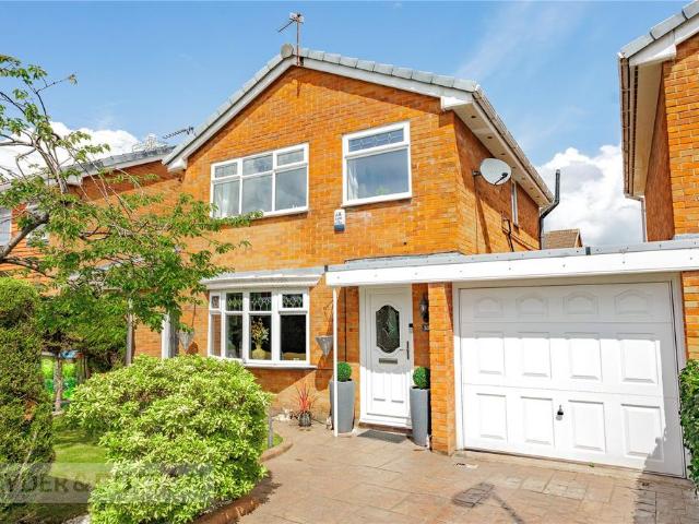 3 bedroom link detached house for sale