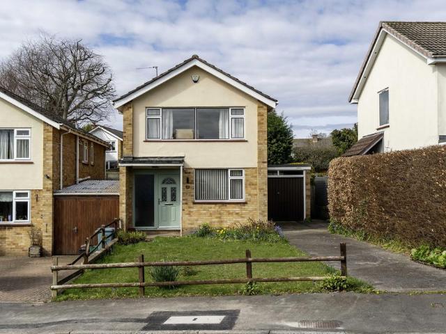 3 bedroom link detached house for sale