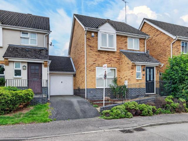 3 bedroom link detached house for sale