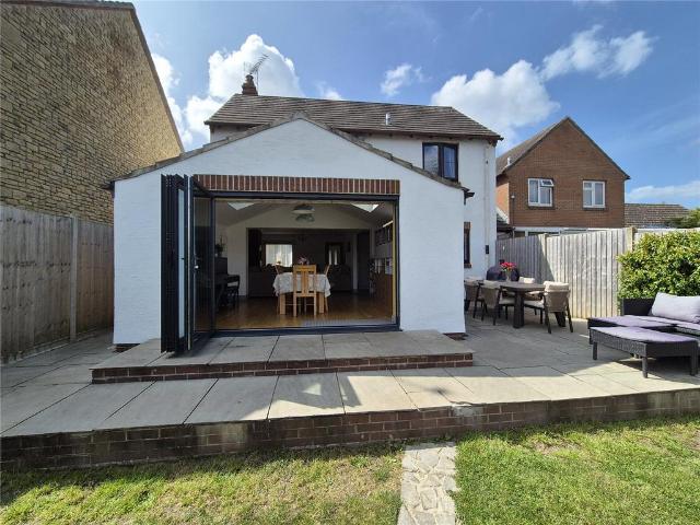 3 bedroom link detached house for sale