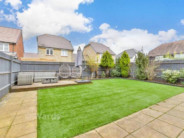 3 bedroom link detached house for sale