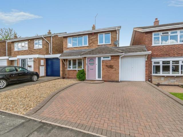 3 bedroom link detached house for sale