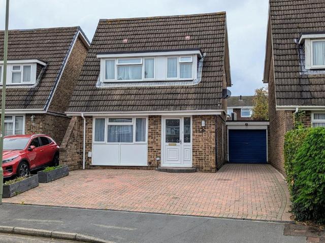 3 bedroom link detached house for sale