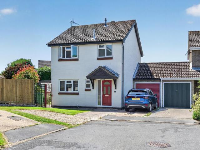 3 bedroom link detached house for sale