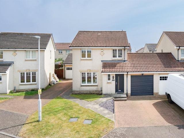 3 bedroom link detached house for sale