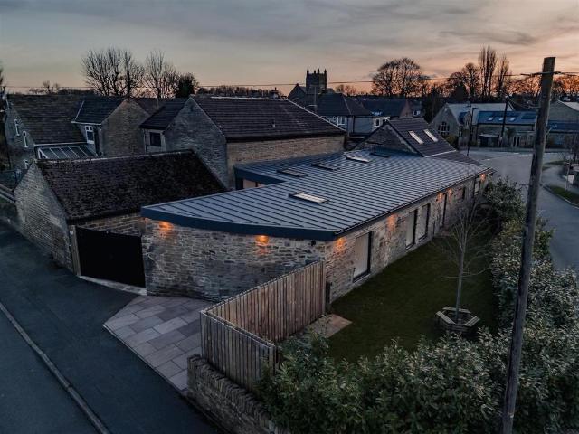 3 bedroom link detached house for sale