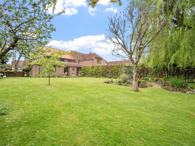 3 bedroom link detached house for sale