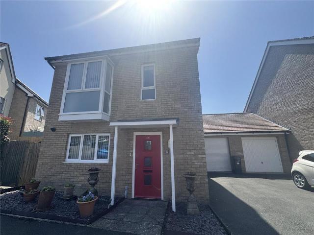 3 bedroom link detached house for sale