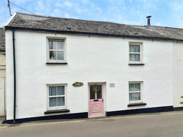 3 bedroom link detached house for sale