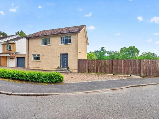 3 bedroom link detached house for sale