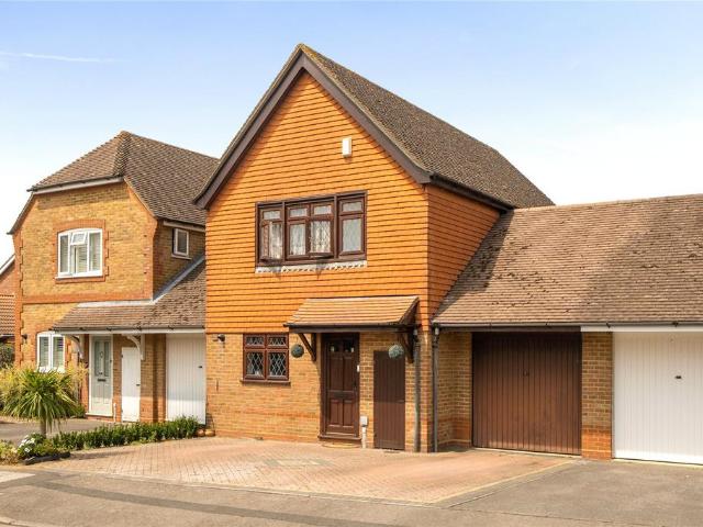 3 bedroom link detached house for sale