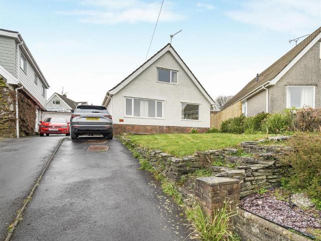 3 bedroom link detached house for sale