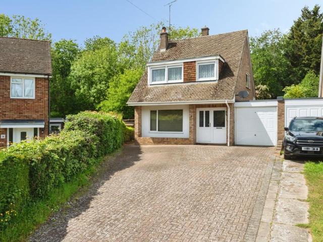 3 bedroom link detached house for sale