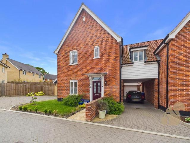 3 bedroom link detached house for sale