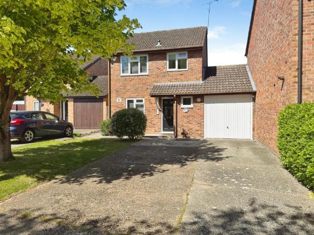 3 bedroom link detached house for sale